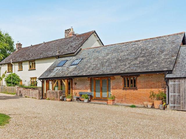 4 bedroom link detached house for sale