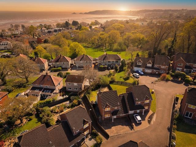 4 bedroom link detached house for sale