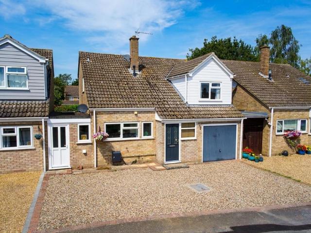 4 bedroom link detached house for sale