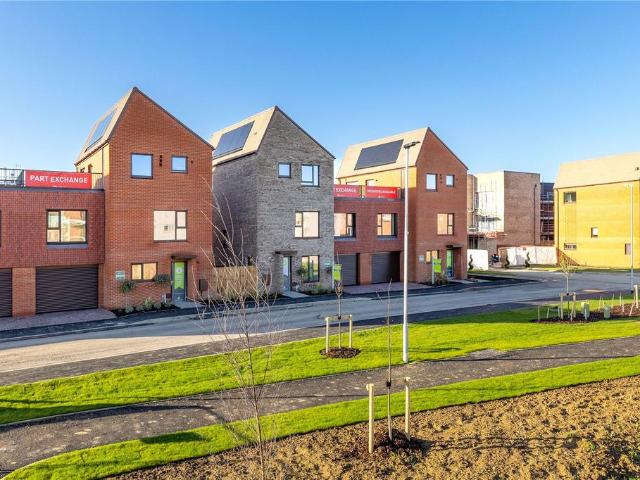 4 bedroom link detached house for sale