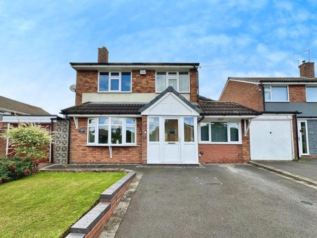 4 bedroom link detached house for sale