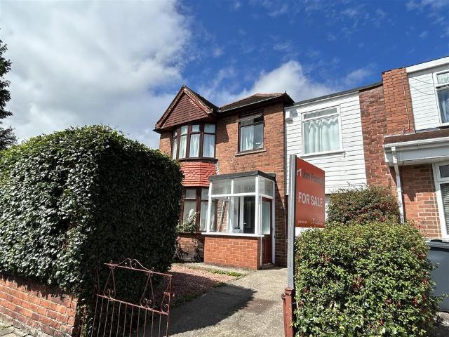 4 bedroom link detached house for sale