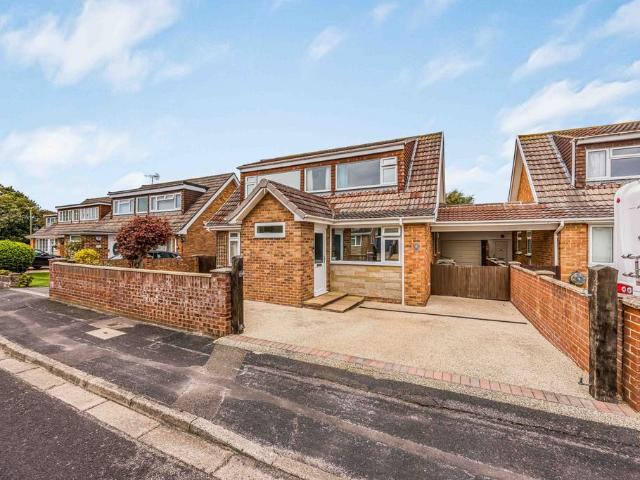 4 bedroom link detached house for sale