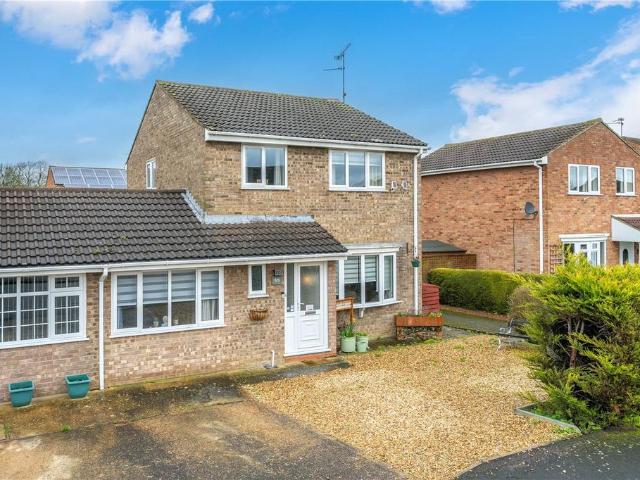 4 bedroom link detached house for sale