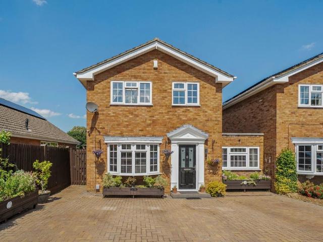 4 bedroom link detached house for sale