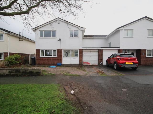 4 bedroom link detached house for sale