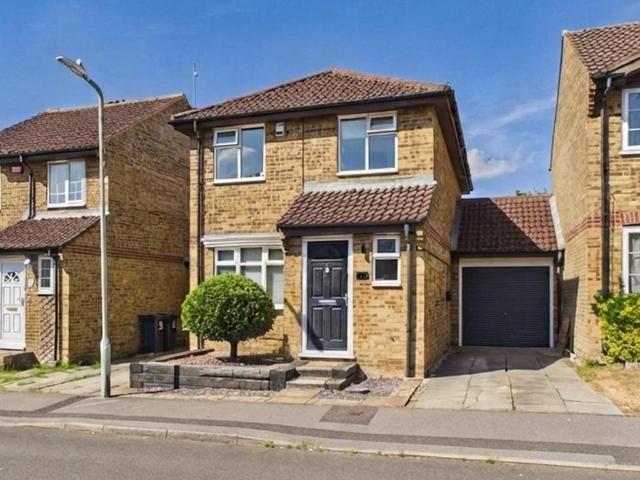 4 bedroom link detached house for sale