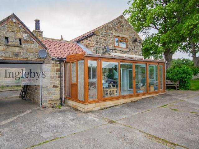 4 bedroom link detached house for sale
