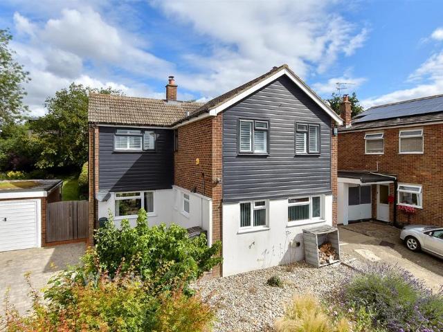 4 bedroom link detached house for sale