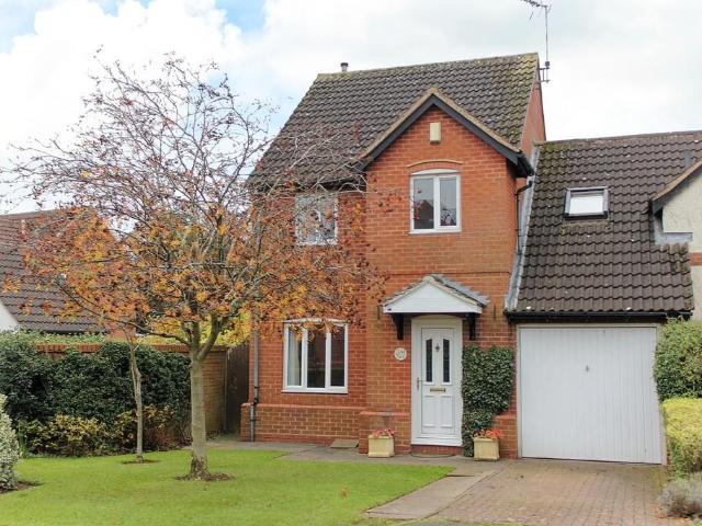 4 bedroom link detached house for sale