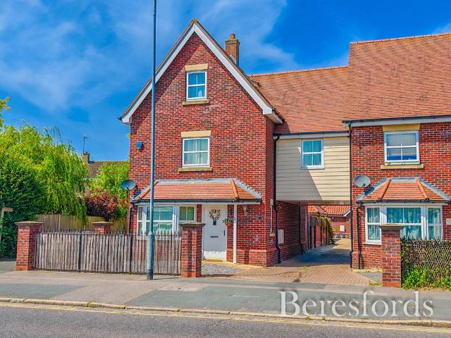 4 bedroom link detached house for sale