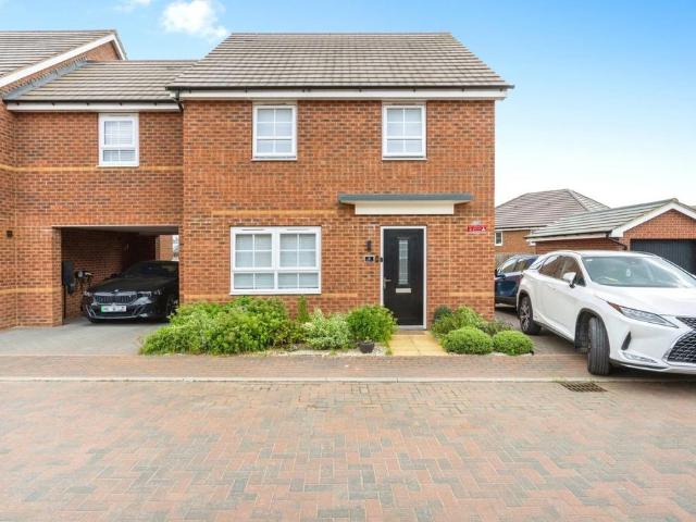 4 bedroom link detached house for sale