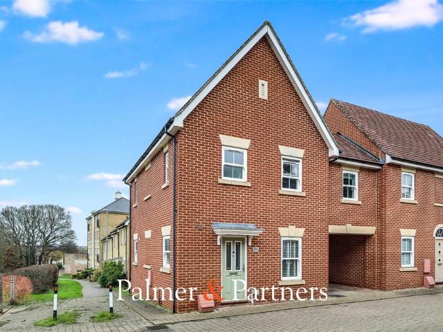 4 bedroom link detached house for sale