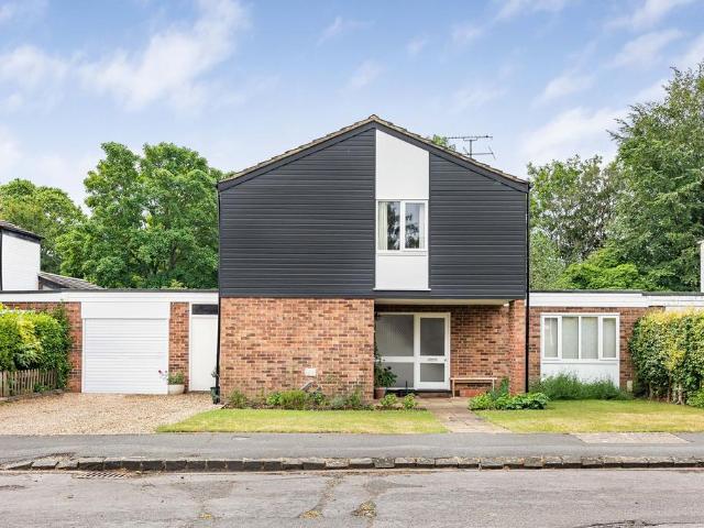 4 bedroom link detached house for sale