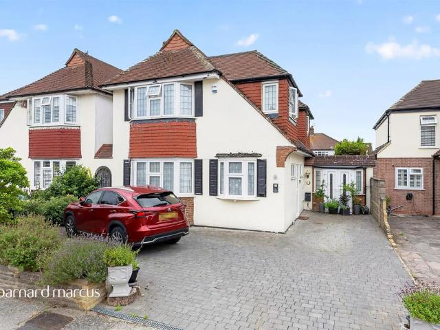 4 bedroom link detached house for sale
