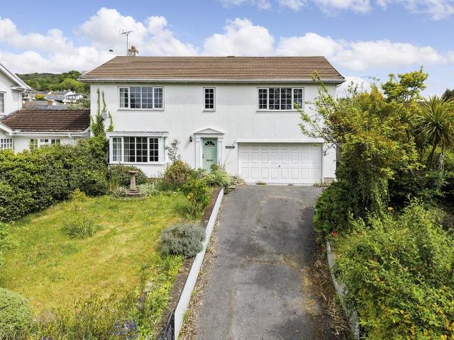 4 bedroom link detached house for sale