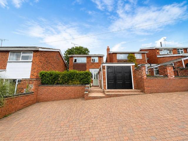 4 bedroom link detached house for sale