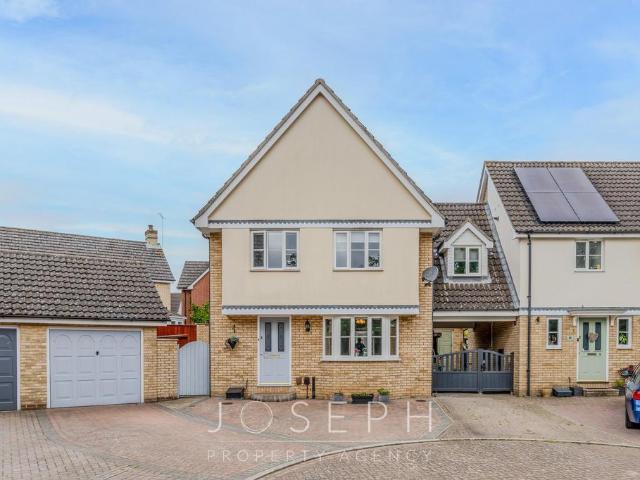 4 bedroom link detached house for sale
