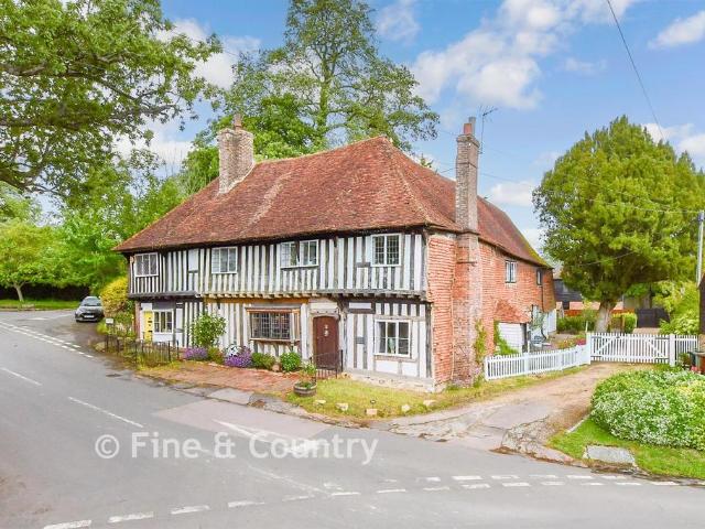 4 bedroom link detached house for sale
