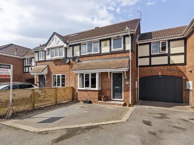 4 bedroom link detached house for sale