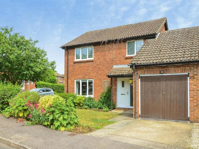 4 bedroom link detached house for sale