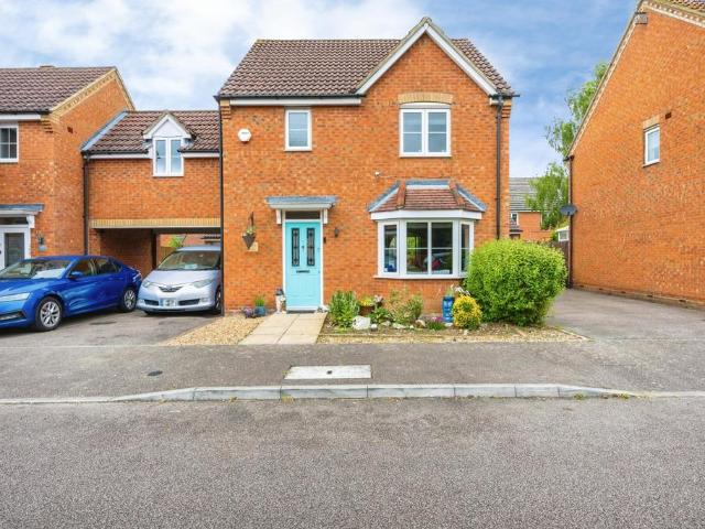 4 bedroom link detached house for sale
