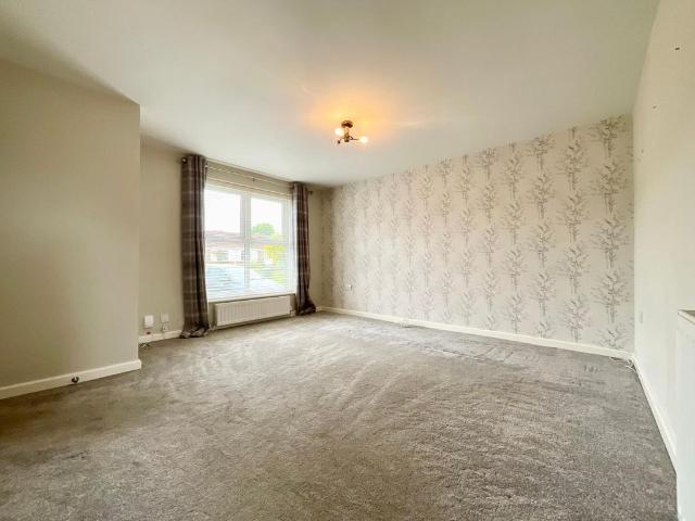 4 bedroom link detached house for sale