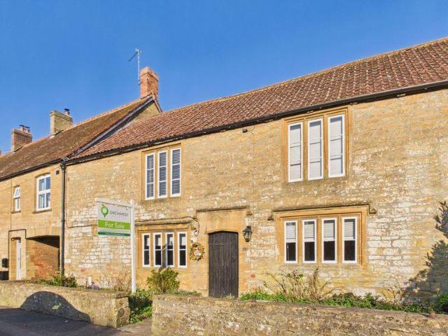 4 bedroom link detached house for sale