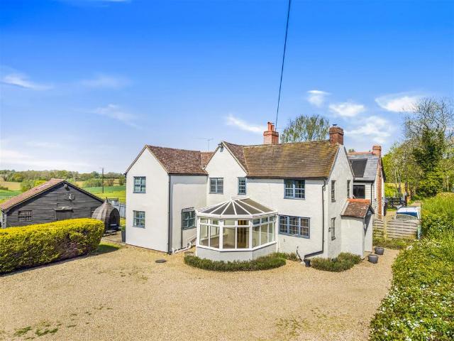 4 bedroom link detached house for sale