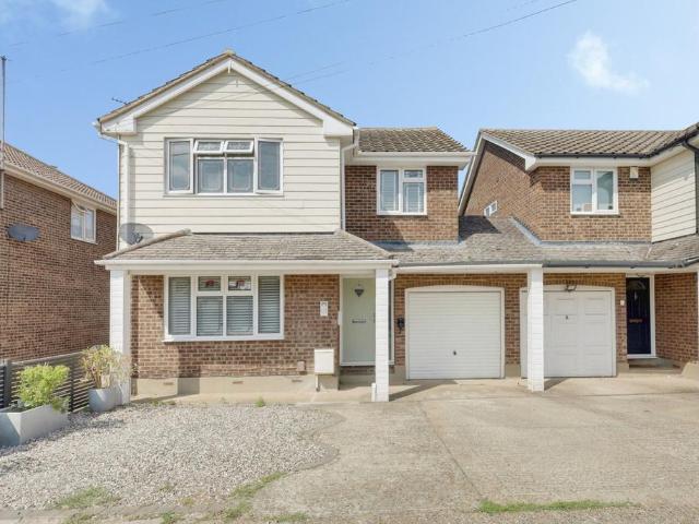 4 bedroom link detached house for sale