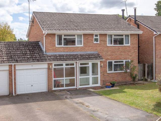 4 bedroom link detached house for sale