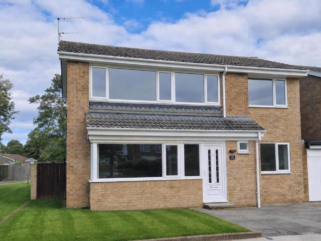 4 bedroom link detached house for sale