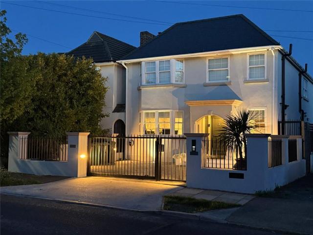 4 bedroom link detached house for sale