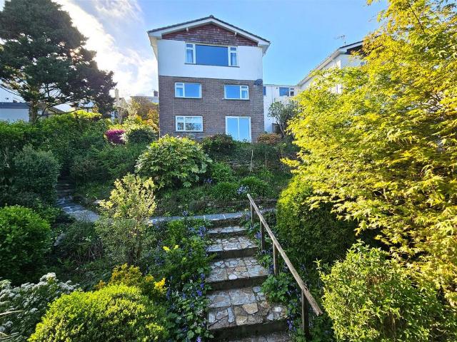 4 bedroom link detached house for sale
