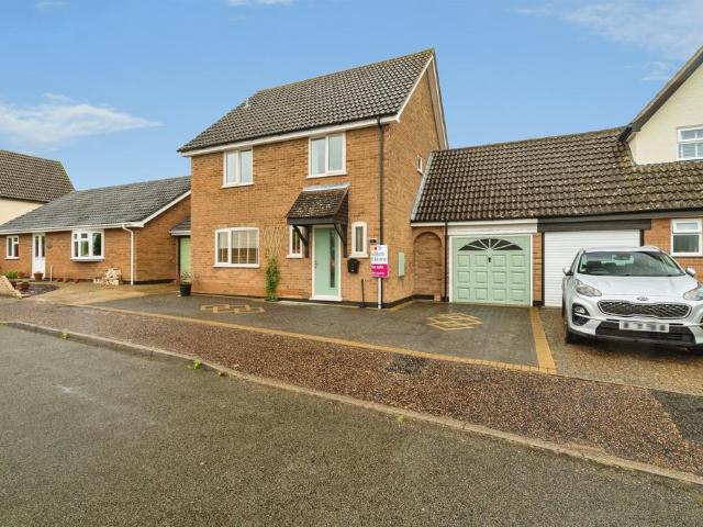 4 bedroom link detached house for sale