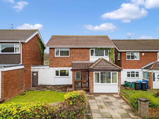 4 bedroom link detached house for sale
