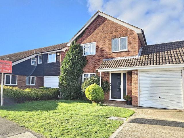 4 bedroom link detached house for sale