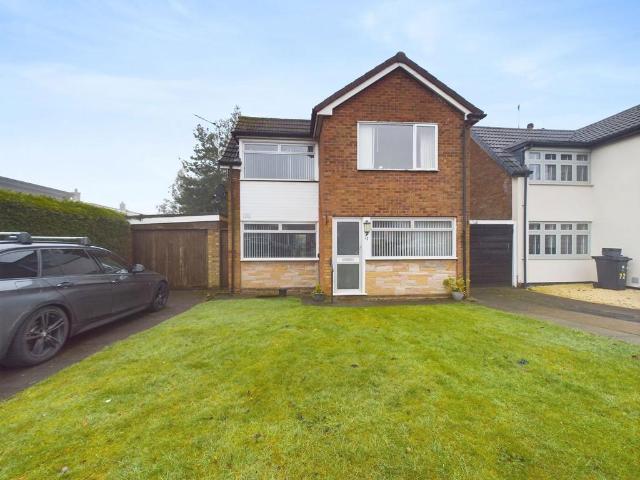 4 bedroom link detached house for sale