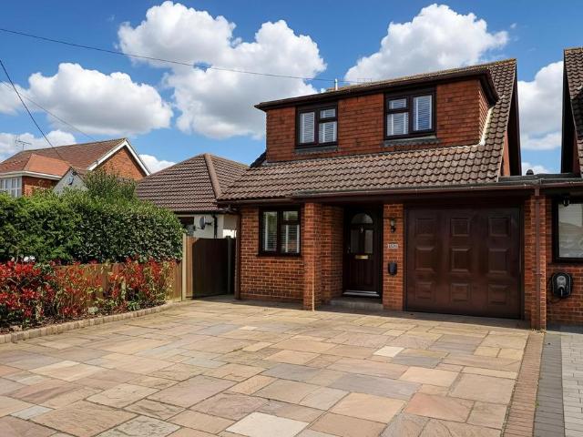 4 bedroom link detached house for sale
