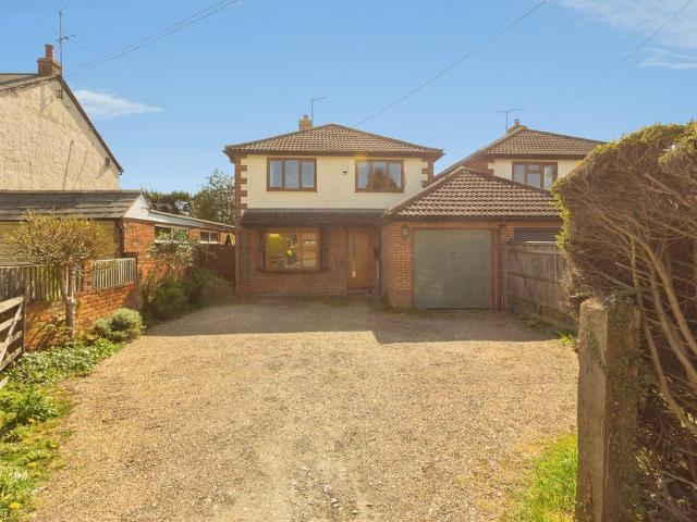4 bedroom link detached house for sale