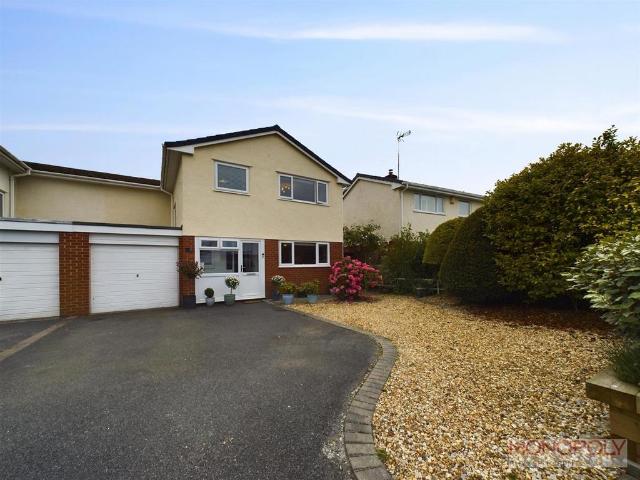 4 bedroom link detached house for sale