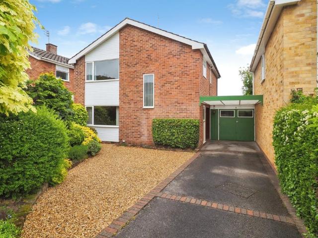 4 bedroom link detached house for sale