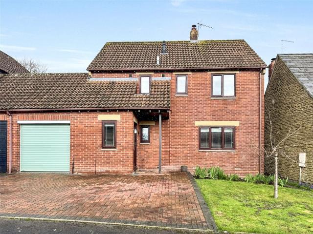 4 bedroom link detached house for sale