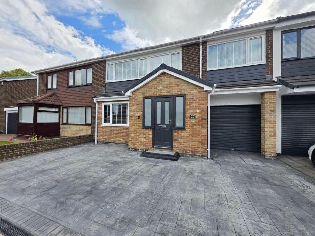 4 bedroom link detached house for sale