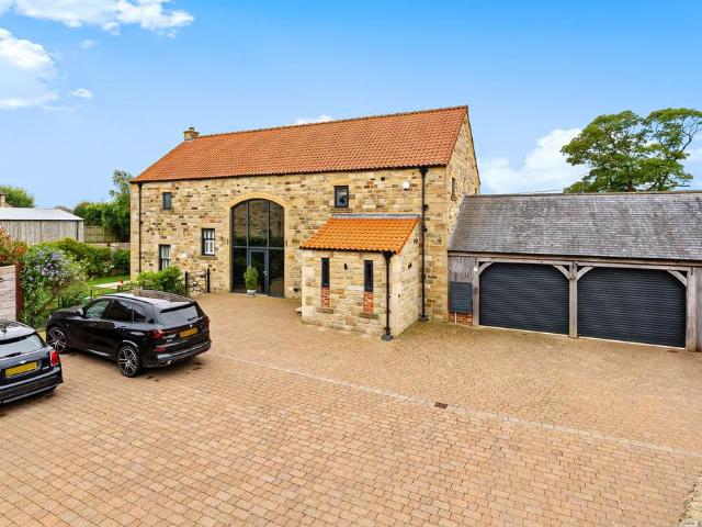 4 bedroom link detached house for sale