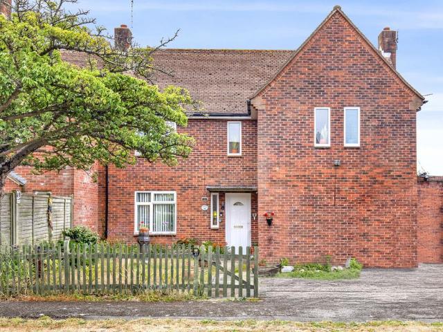 4 bedroom link detached house for sale