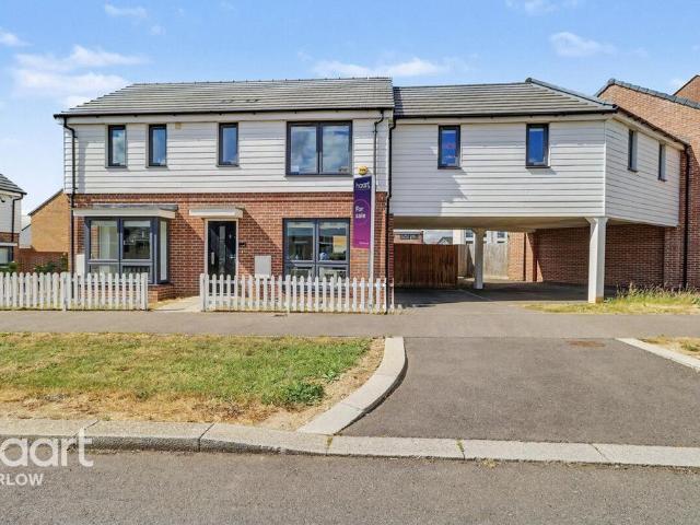 4 bedroom link detached house for sale