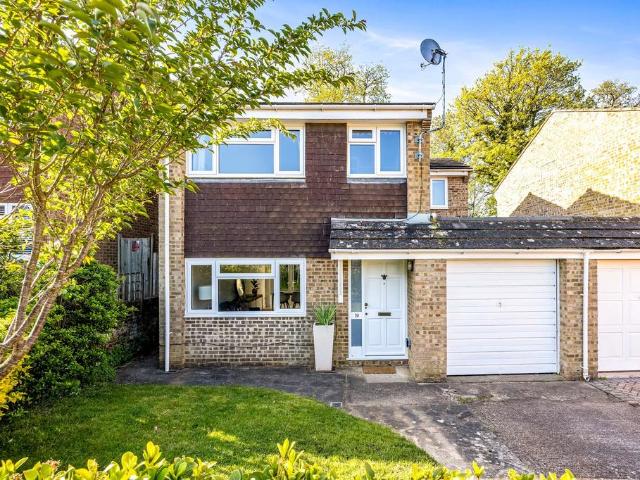 4 bedroom link detached house for sale