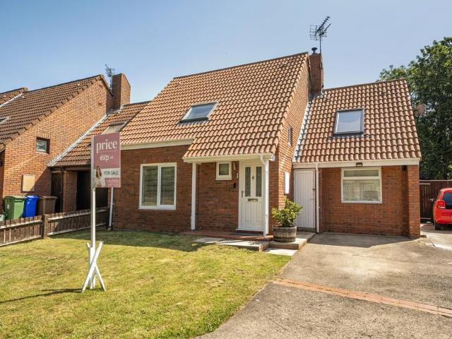 4 bedroom link detached house for sale