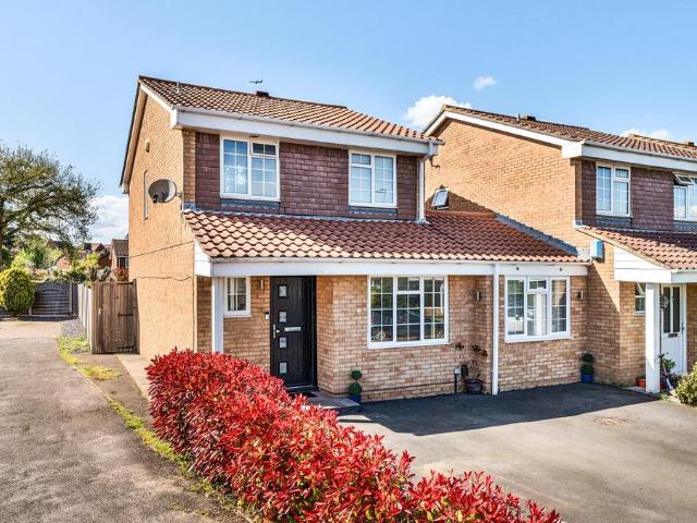 4 bedroom link detached house for sale